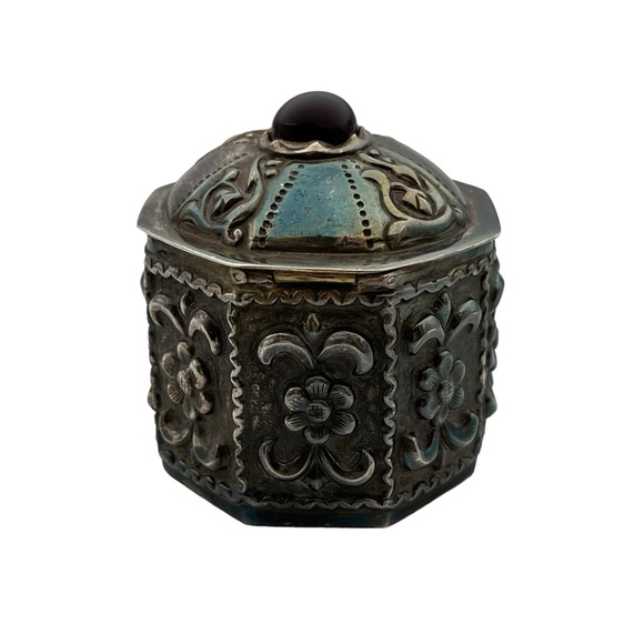 Accents | Metropolitan Museum Of Art 1993 Mma Silverplate Garnet Snuff ...